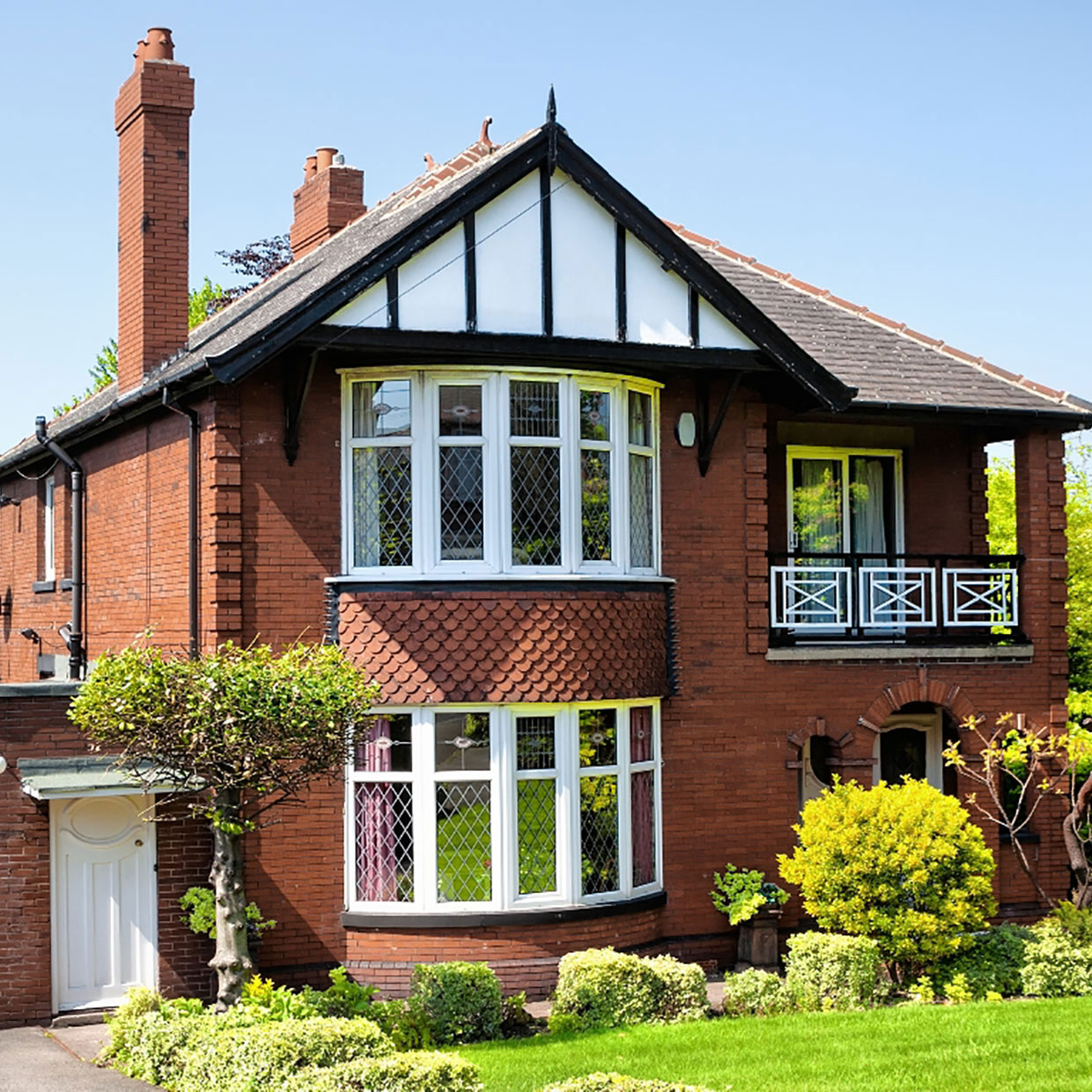 The difference between bow and bay windows uk | Falcon Installations